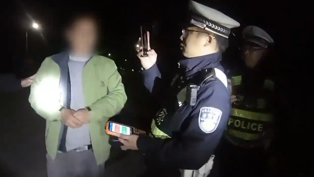男子二次酒驾被查，想冒用他人信息蒙混过关关键帧澎湃新闻 The Paper