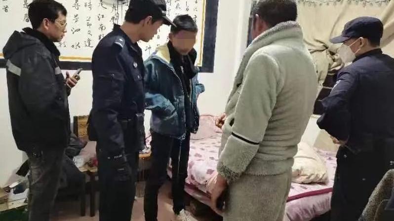 男子醉酒后进别人家睡错床关键帧澎湃新闻 The Paper