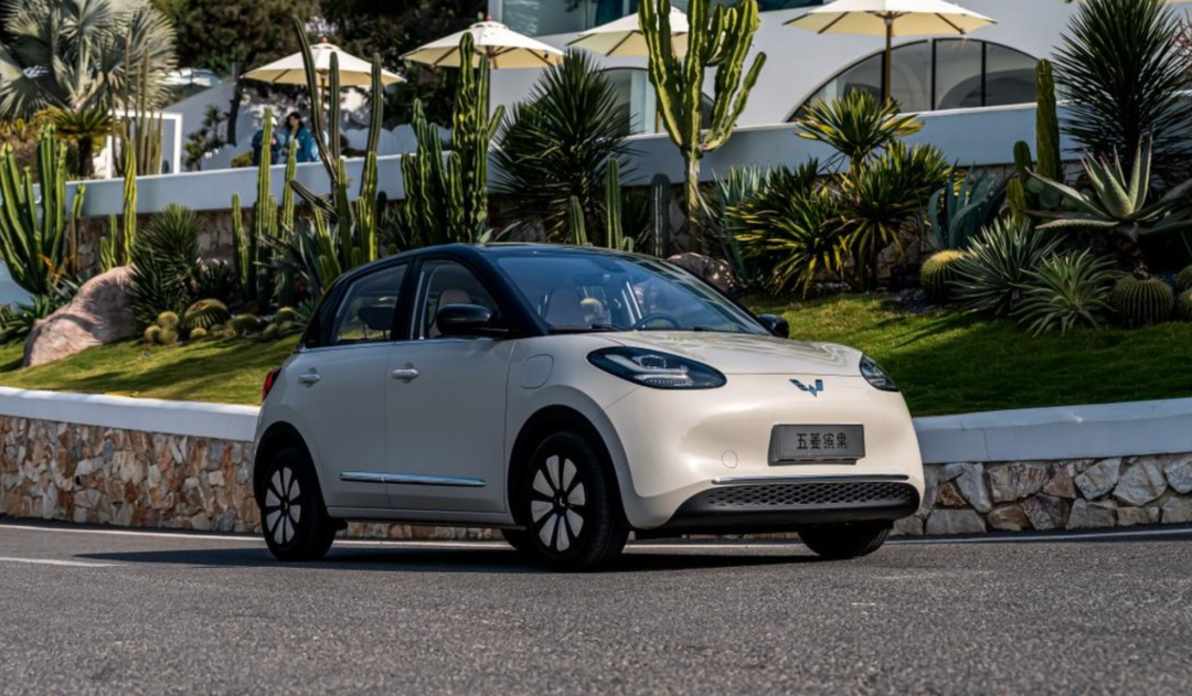 五菱首款五门四座电动车上市，复古缤果抢占A0级细分市场_汽车圈_澎湃新闻-The Paper