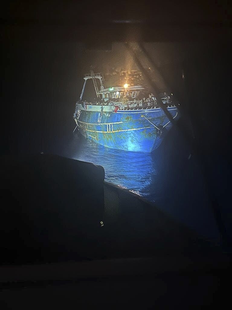 早安·世界｜希腊移民船倾覆事故9人被捕，遇难人数可能数百_快看_澎湃新闻-The Paper