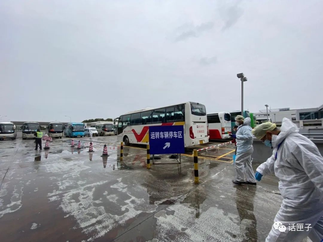 直击CA936：救护车开到停机坪，多部门全程闭环不漏一人_浦江头条_澎湃新闻-The Paper