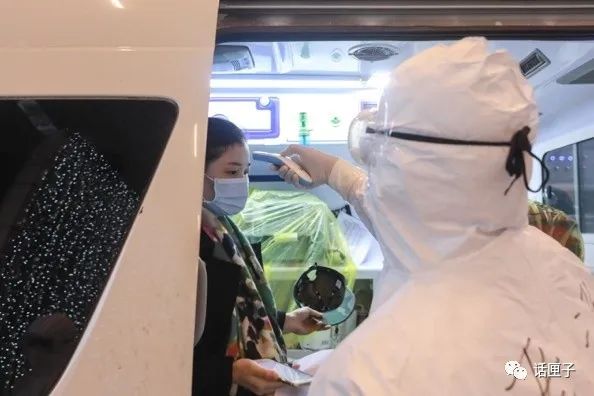 直击CA936：救护车开到停机坪，多部门全程闭环不漏一人_浦江头条_澎湃新闻-The Paper