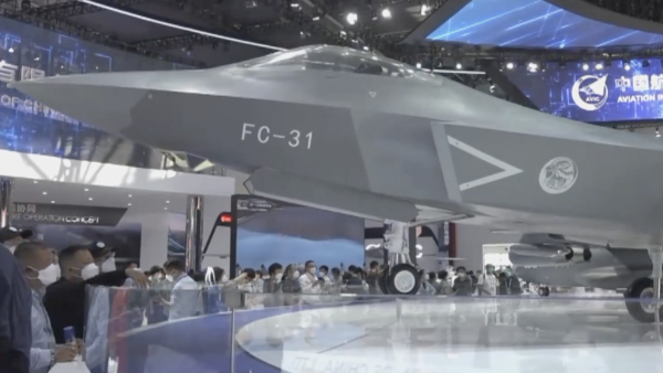 珠海航展丨海军五代舰载机FC-31主打对外出口_关键帧_澎湃新闻-The Paper