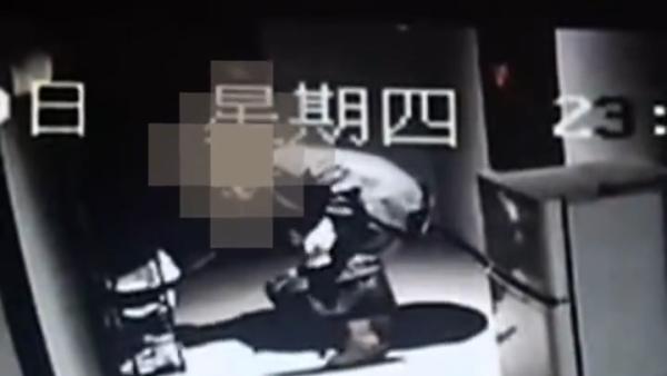 上海一男子专偷女士皮鞋,自称闻一下很解压关键帧澎湃新闻 The Paper
